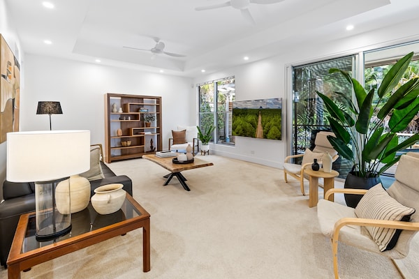 Spacious 3-bed Home With Patio Near Beach - Maroochydore