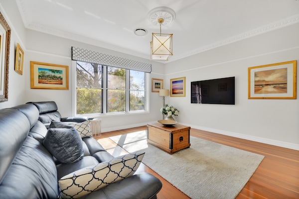 Expansive Toowoomba Retreat With Garden Bbq - 투움바