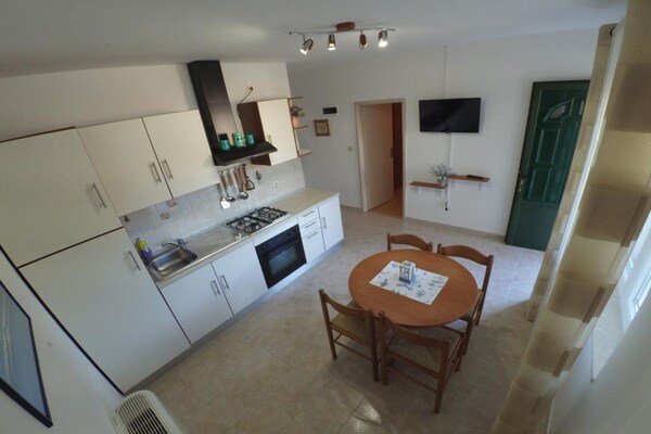 Apartments Maritimo - Two Bedroom Apartment With Sea View And Terrace - Smokvica