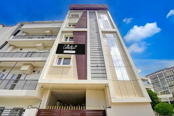 Collection O Iit Bhu Varanasi Formerly Singh Residency - Varanasi