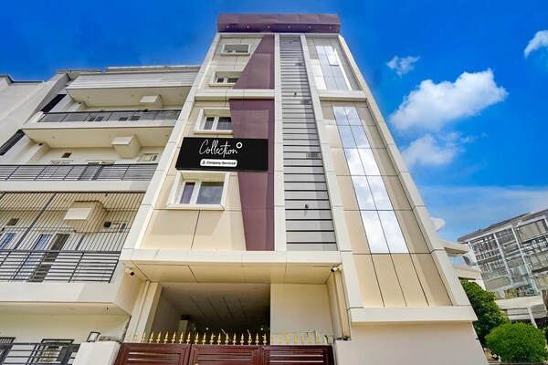 Collection O Iit Bhu Varanasi Formerly Singh Residency - Varanasi