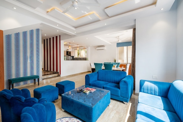 5bhk Luxe Villa  Pvt Pool With Jacuzzi  Baga Beach - Anjuna