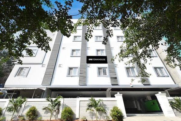 Super Townhouse Ikon Suites - Hyderabad