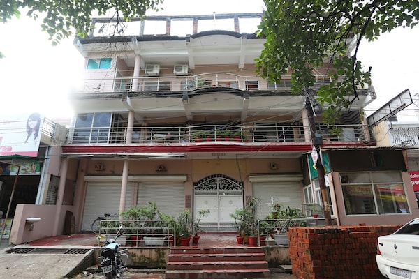 Collection-o Sara Grand - Lucknow