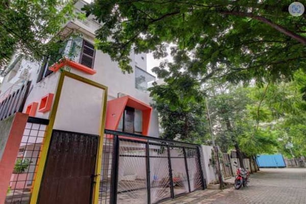 Collection O Vardhan House - Pune