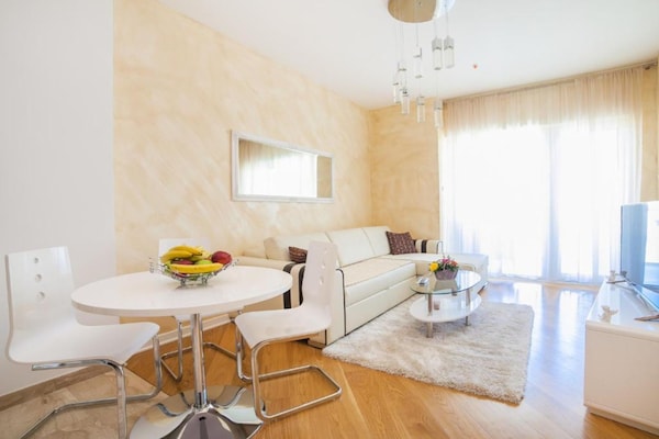 Exclusive Budva Stay Steps From The Beach - One Bedroom Apartment With Balcony - Budva