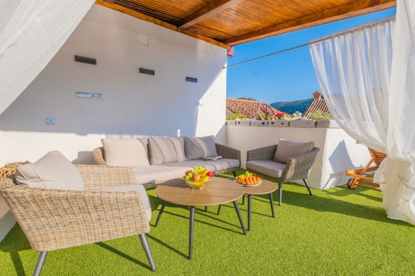 Exquisite Holiday Home With Private Pool And Sauna - Three Bedroom Holiday Home - Dramalj