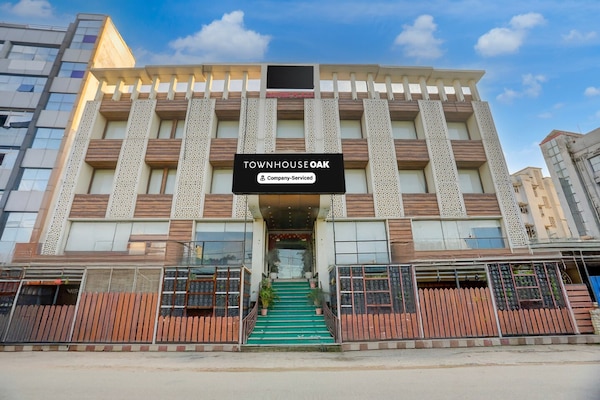 Townhouse Oak Amity University Patna Formerly The Golden Crown - Patna