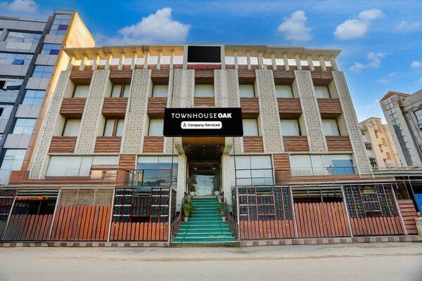 Townhouse Oak Amity University Patna Formerly The Golden Crown - Patna