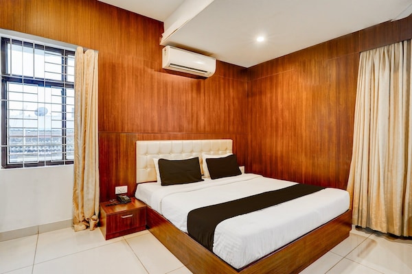 Townhouse Oak Science Gallery Bengaluru Formerly Blue Ocean Residency - Bangalore