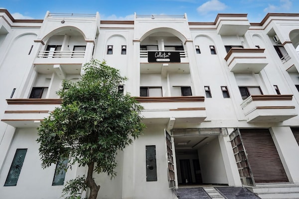 Townhouse Oak Char Dham Vrindavan - Vrindavan