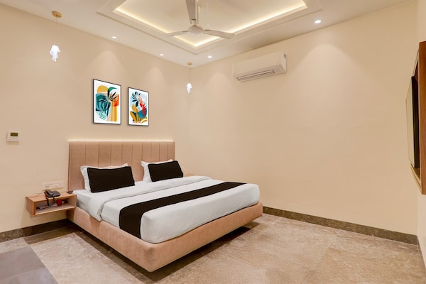 Collection O B.r. Ambedkar Park Taramandal Formerly Shree Krishna Inn - Gorakhpur