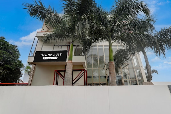 Collection O B.r. Ambedkar Park Taramandal Formerly Shree Krishna Inn - Gorakhpur