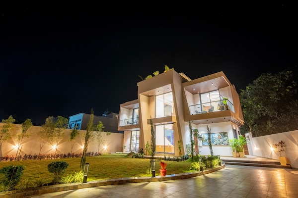 5bhk Villa Pvt Pool Pvt Chef Dancenter - Udaipur