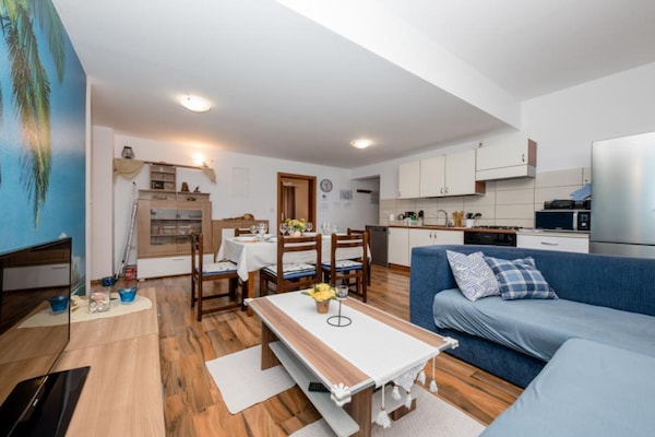 Three Bedroom Apartment With Terrace 2 - Banjol