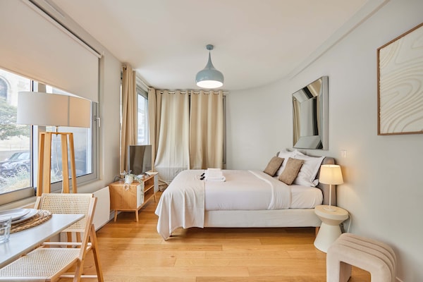 Pierre Villey 3 New - Eiffel Tower - Paris