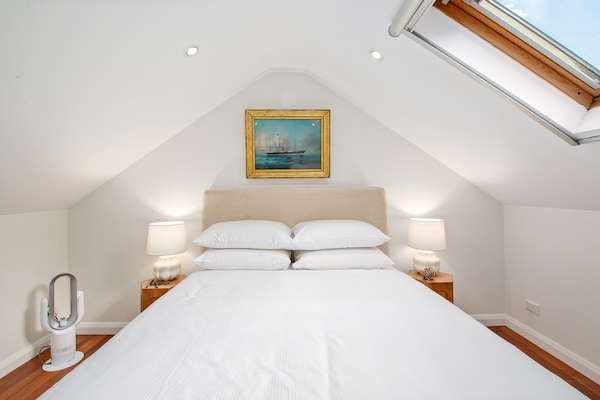 Stylish 2-bed House With Private Courtyard - North Shore