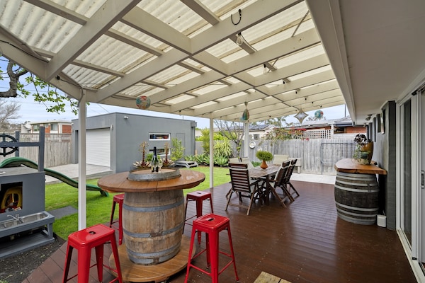 Relaxed Bayside Stay With Outdoor Space - Mordialloc
