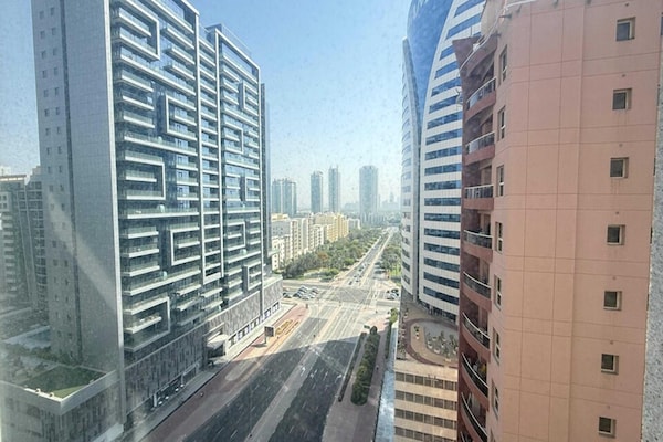 Luxury Spacious Studio Apartment In Jvc Bazr - Dubaï