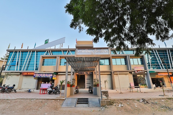 Hotel O Vatva Railway Station Formerly Anmol Palace - Ahmedabad