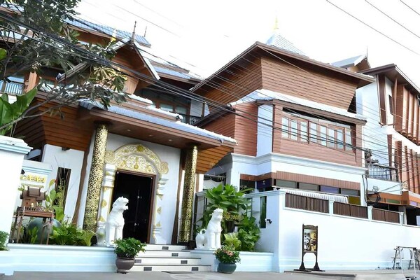 Twin Luxury Escape  Balcony View & Spa Comfort - Chiang Mai