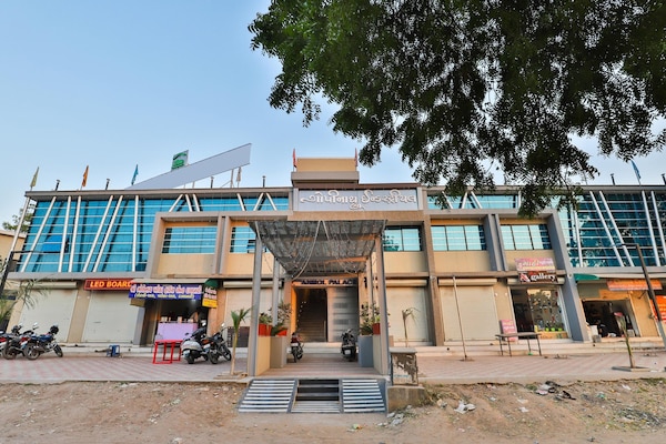 Hotel O Vatva Railway Station Formerly Anmol Palace 3 - Ahmedabad