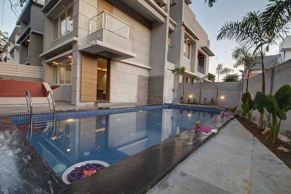 The Infinity Pool Villas Hotel Baga Beach Goa - Anjuna