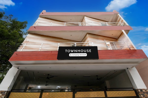 Townhouse Gomti Nagar Station Formerly Budget In - Lucknow