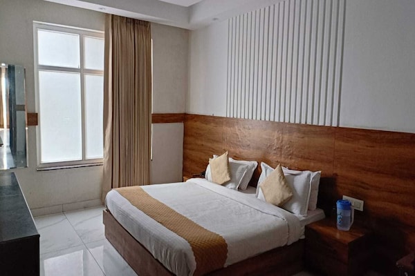 Townhouse Railway Road Katra Formerly The Amro - Katra