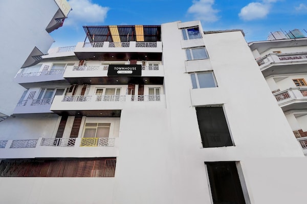 Townhouse Railway Road Katra Formerly The Amro - Katra