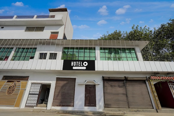 Hotel O Sultanpur Railway Junction Formerly Sanskar Marriage Lawan - Sultanpur