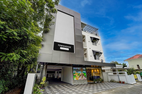 Townhouse Cochin Airport Formerly Skyluxe - Kochi, India