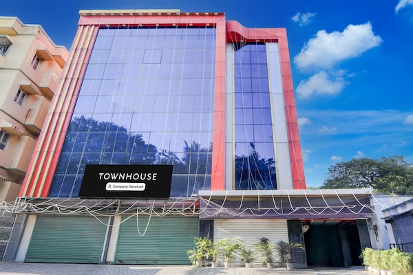 Townhouse Lake Town Clock Tower Formerly Crown Comfort - Kolkata