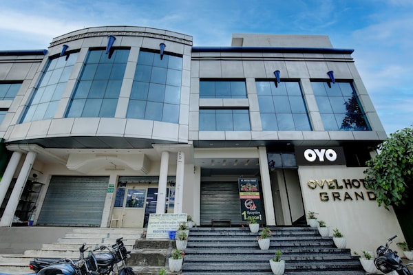Collection O Ovel Hotel Grand - Jalandhar
