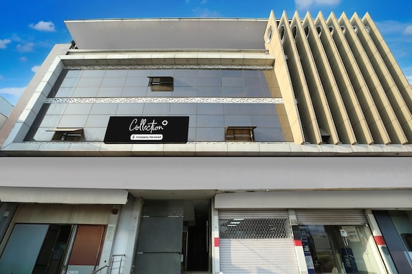 Collection O Bairagarh Railway Station Formerly Hotel Om Palace - Bhopal