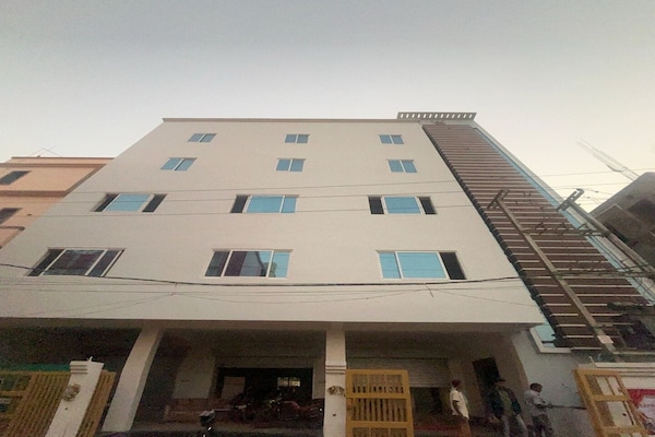 Townhouse Puri Bypass Crossway Formerly Hotel Pratee Heights - Bhubaneswar