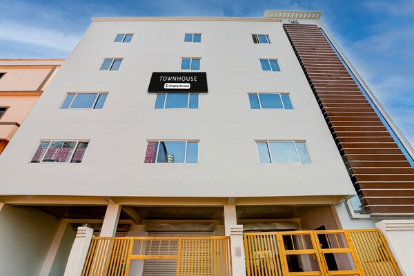 Townhouse Puri Bypass Crossway Formerly Hotel Pratee Heights - Bhubaneswar