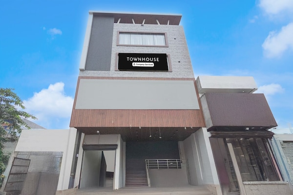 Townhouse Dsidc Bawana Formerly Kanhaiya Residency - Delhi, Hindistan