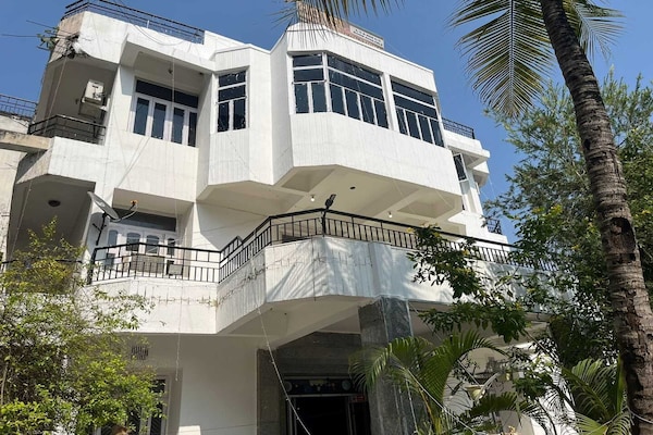 Hotel O Buddha Statue Gaya Formerly Uruvela International - Bihar