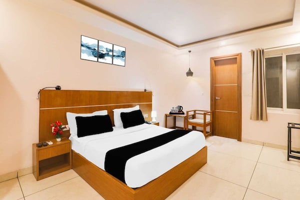 Townhouse Vibhuti Khand Gomti Nagar Formerly Pratham Inn - Lucknow