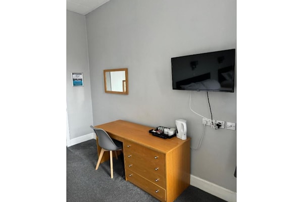 Standard Double Room - Aberdeen