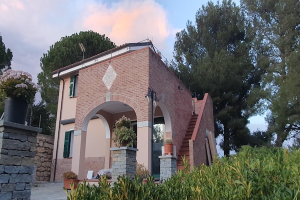 Charmante Villa Mit Drei Apartments Und Meerblick - Imperia
