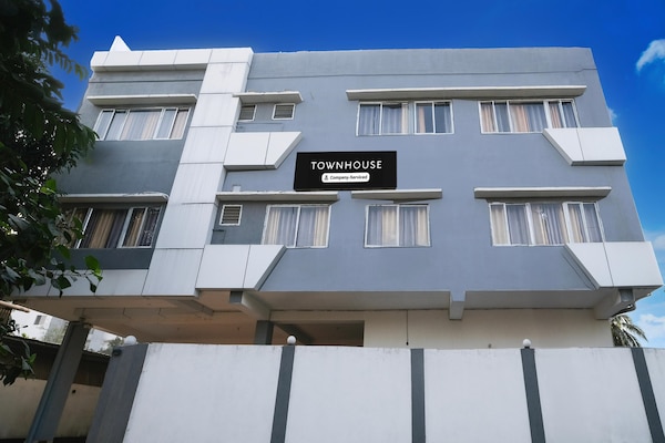 Super Townhouse Lalmati National Highway 27 Formerly The Pinnacle Inn - Guwahati