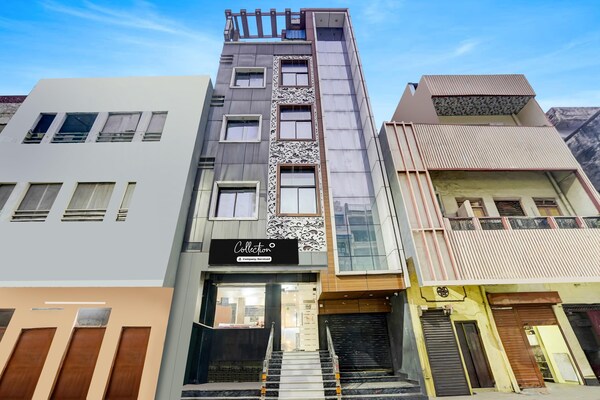 Collection O Iskcon Prayagraj Formerly Usha Continental - Allahabad