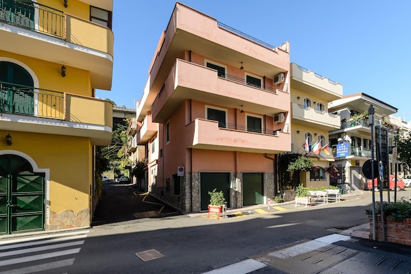 Residence Le Tartarughe Apartment 1 Bedroom 2 Pax - Letojanni