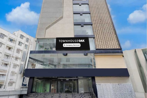Townhouse Oak Iit Kanpur Metro Station -