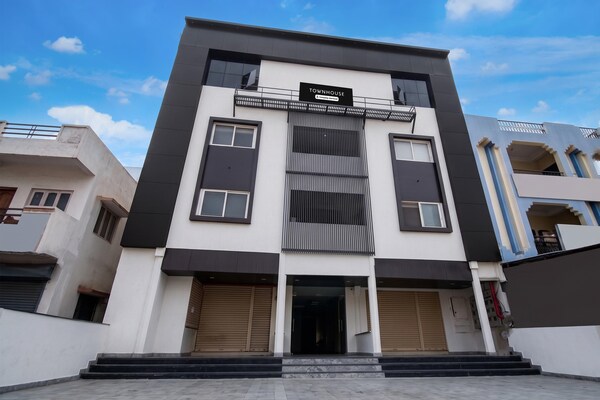 Townhouse Kurnool Bus Terminal Formerly Hotel Lakshmi Pride - Kurnool
