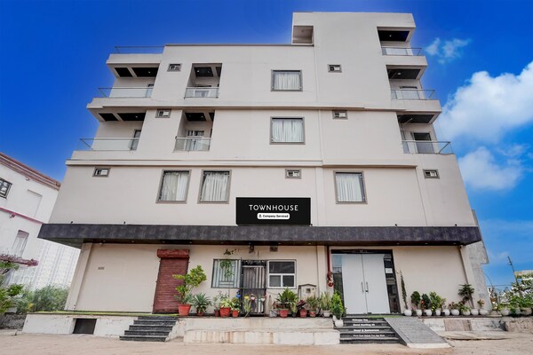 Townhouse Naya Nohra Crossway Kota Formerly Hotel Sterling - Kota