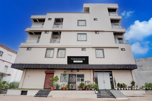 Townhouse Naya Nohra Crossway Kota Formerly Hotel Sterling - Kota