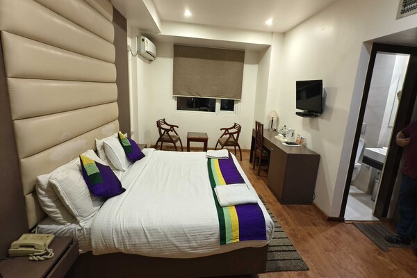 Townhouse Oak Rynjah Market Formerly Classic Comfort Hotel - Shillong